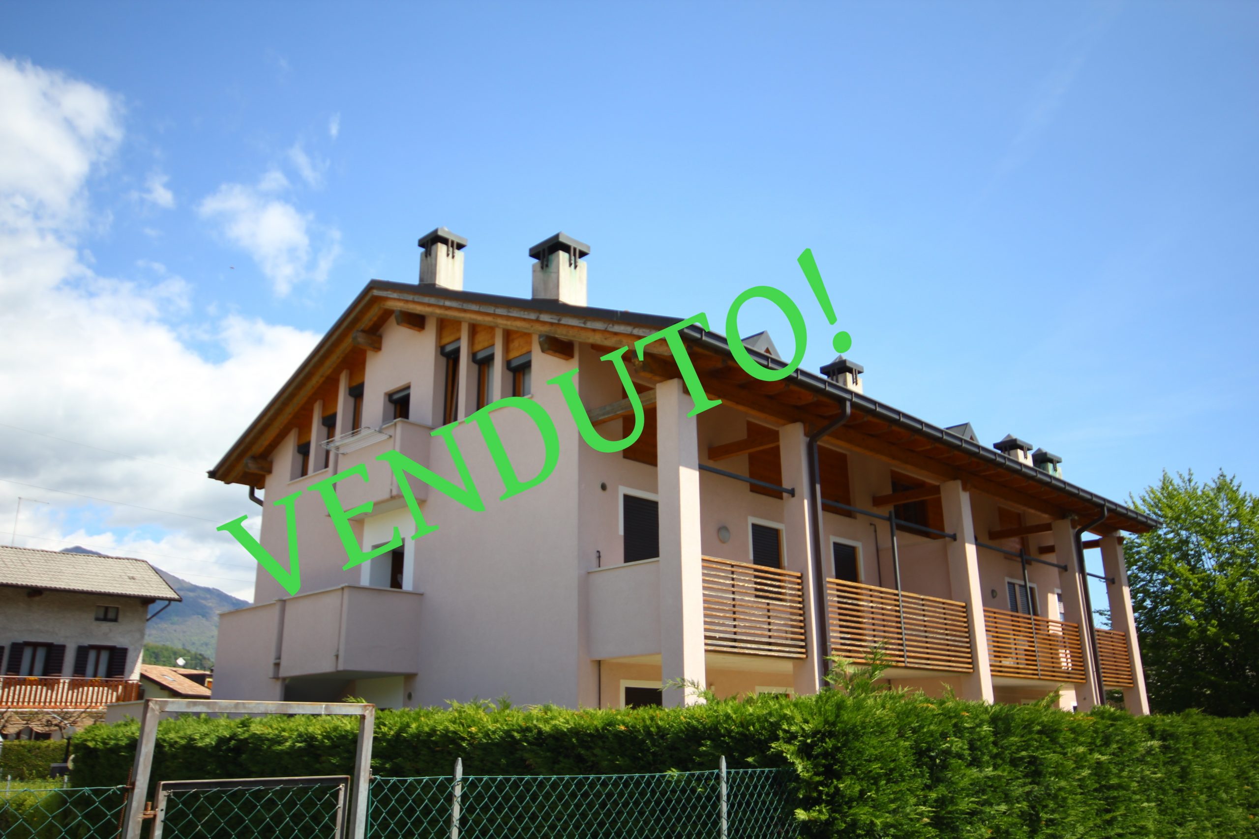 FELTRE. Boscariz. Appartamento a mansarda seminuovo, 2 camere, garage ...